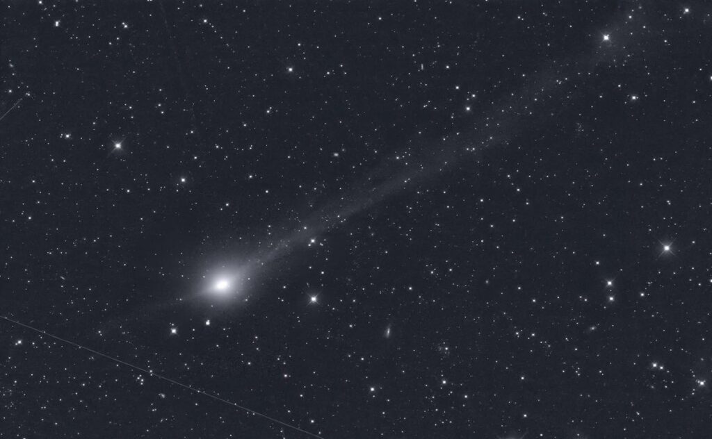 Scientists Scrutinize 'Impossible' Anti-Tail of Comet 3I/ATLAS ...