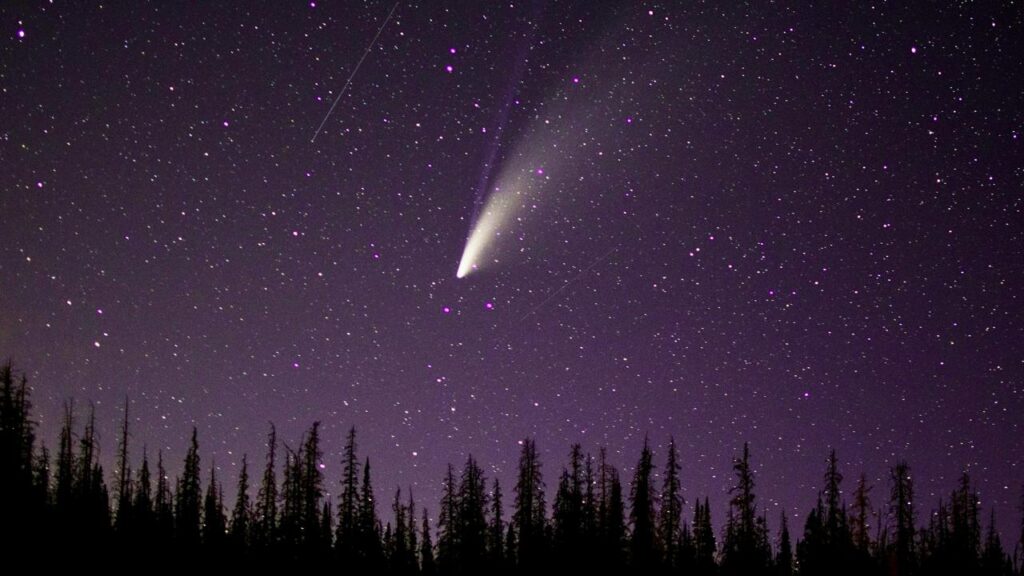 Astronomers Unveil 250,000-Mile X-Ray Cloud from Comet 3I/ATLAS ...