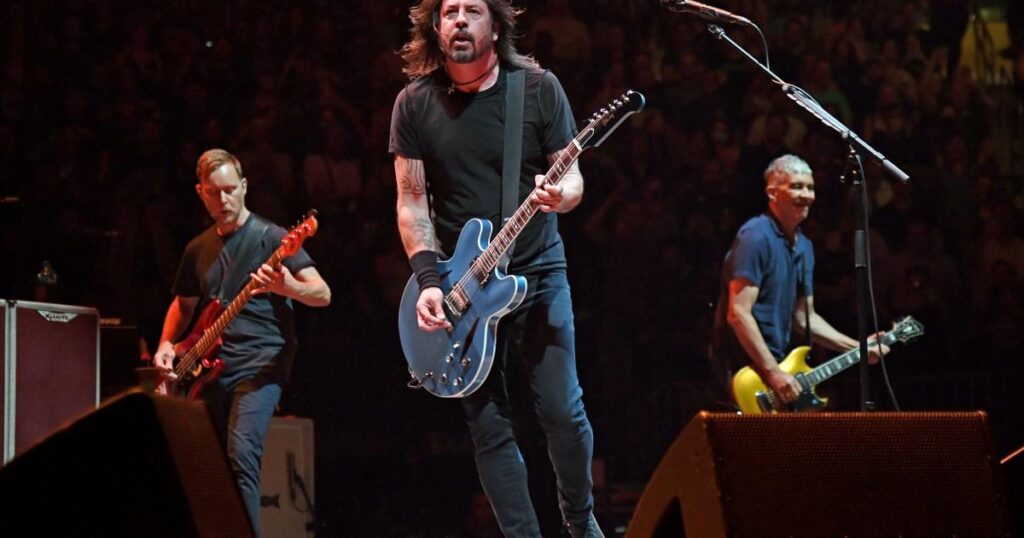 Foo Fighters' Pat Smear to Miss Tour Dates After Foot Injury ...