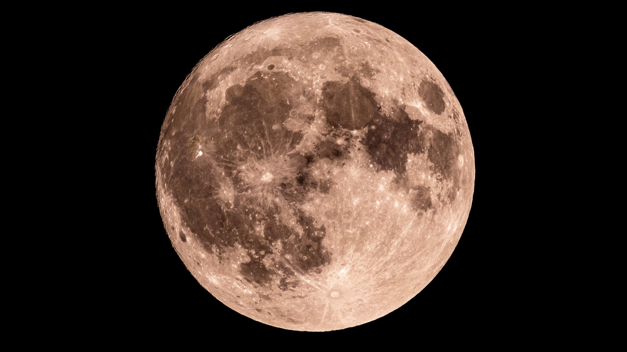 Full Moon Shines Bright: January 3 Marks the Wolf Moon - ONLINESPACENEWS